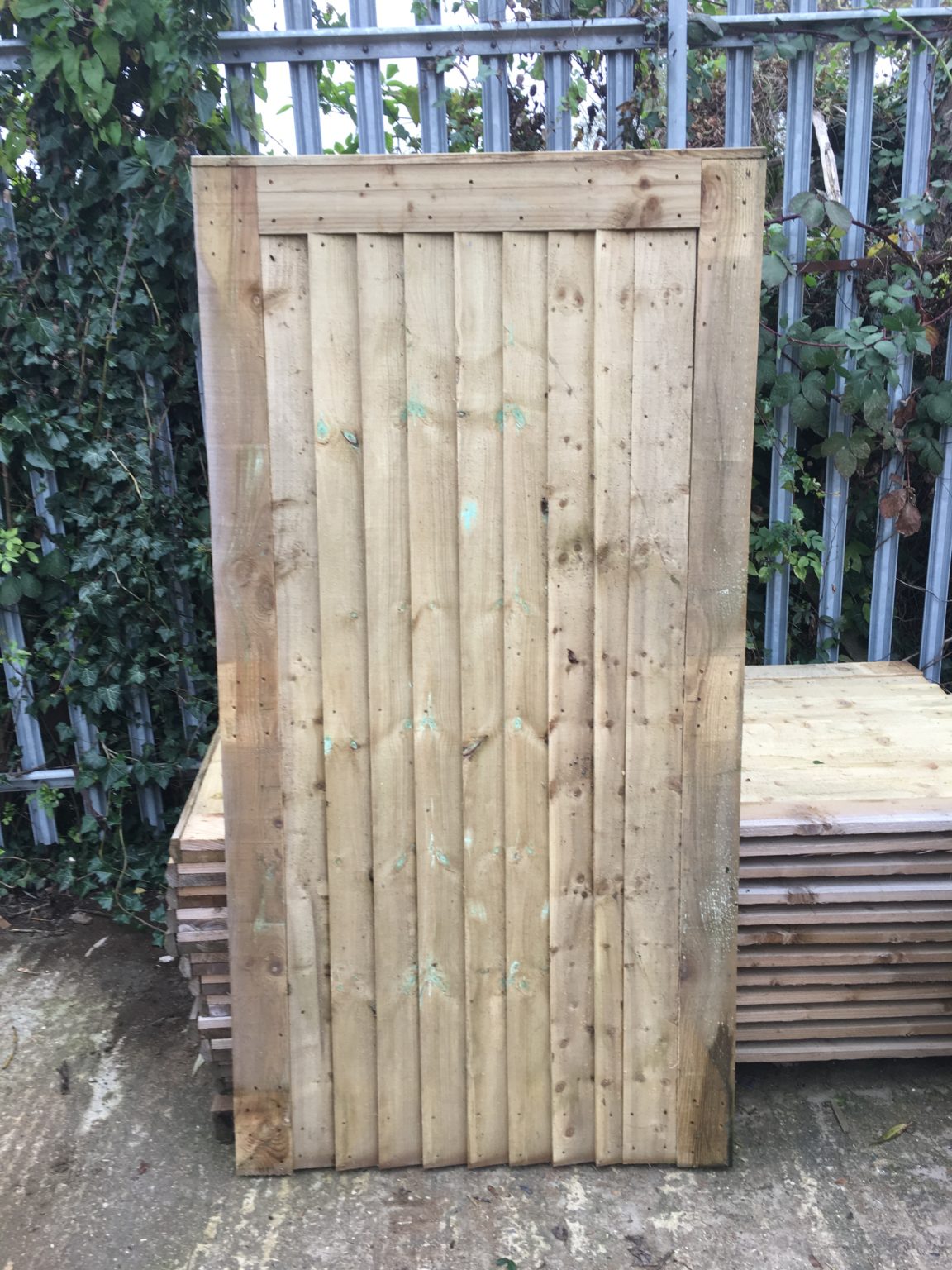 L&B Close Board Gate - Linney FencingLinney Fencing