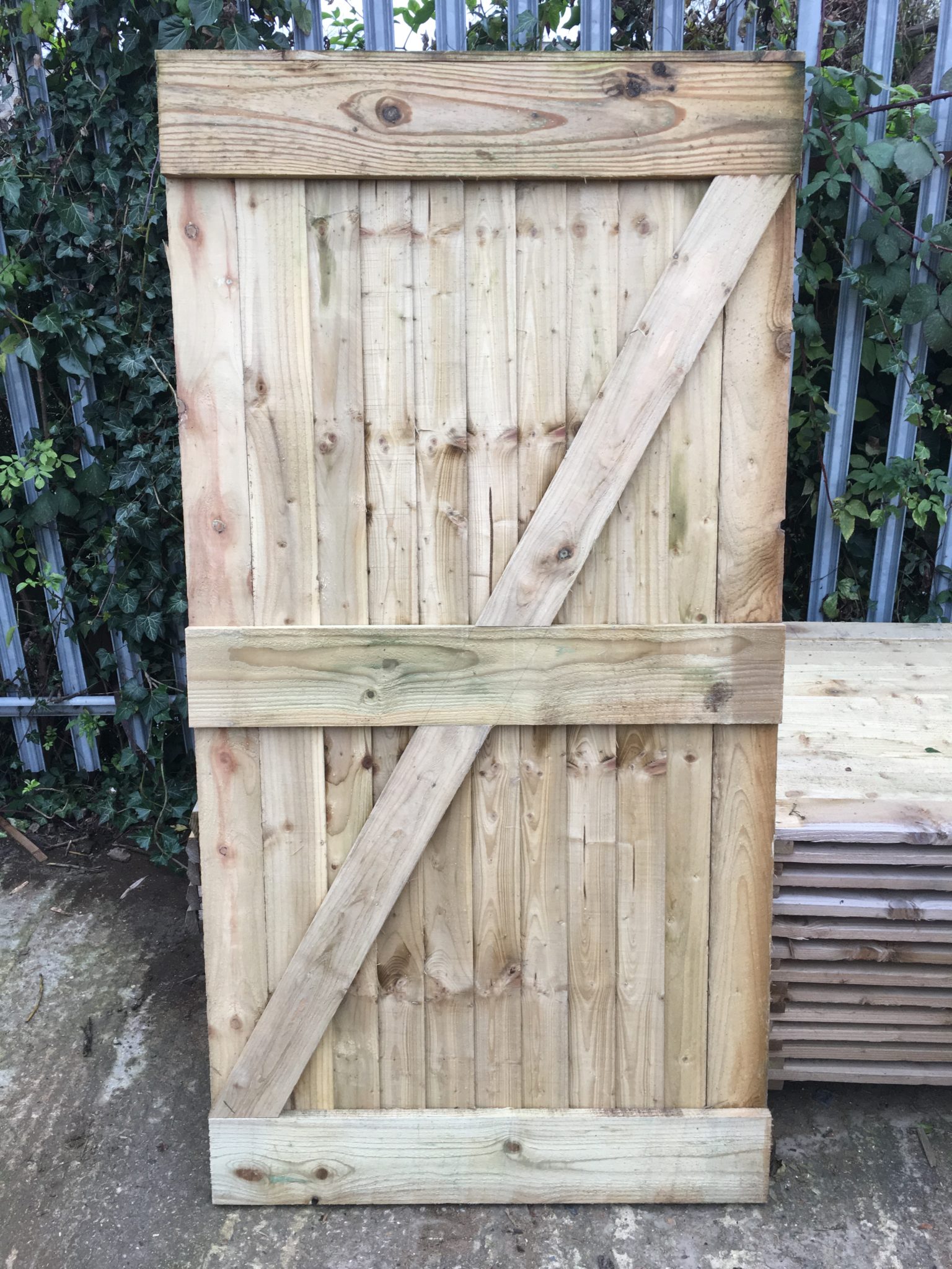 L&B Close Board Gate - Linney FencingLinney Fencing